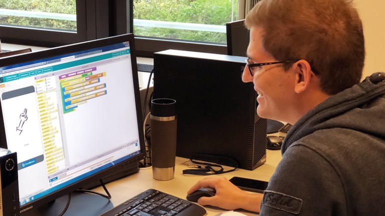 Kaufmännische Azubis werden Programmierer für einen Tag - Bertelsmann ...